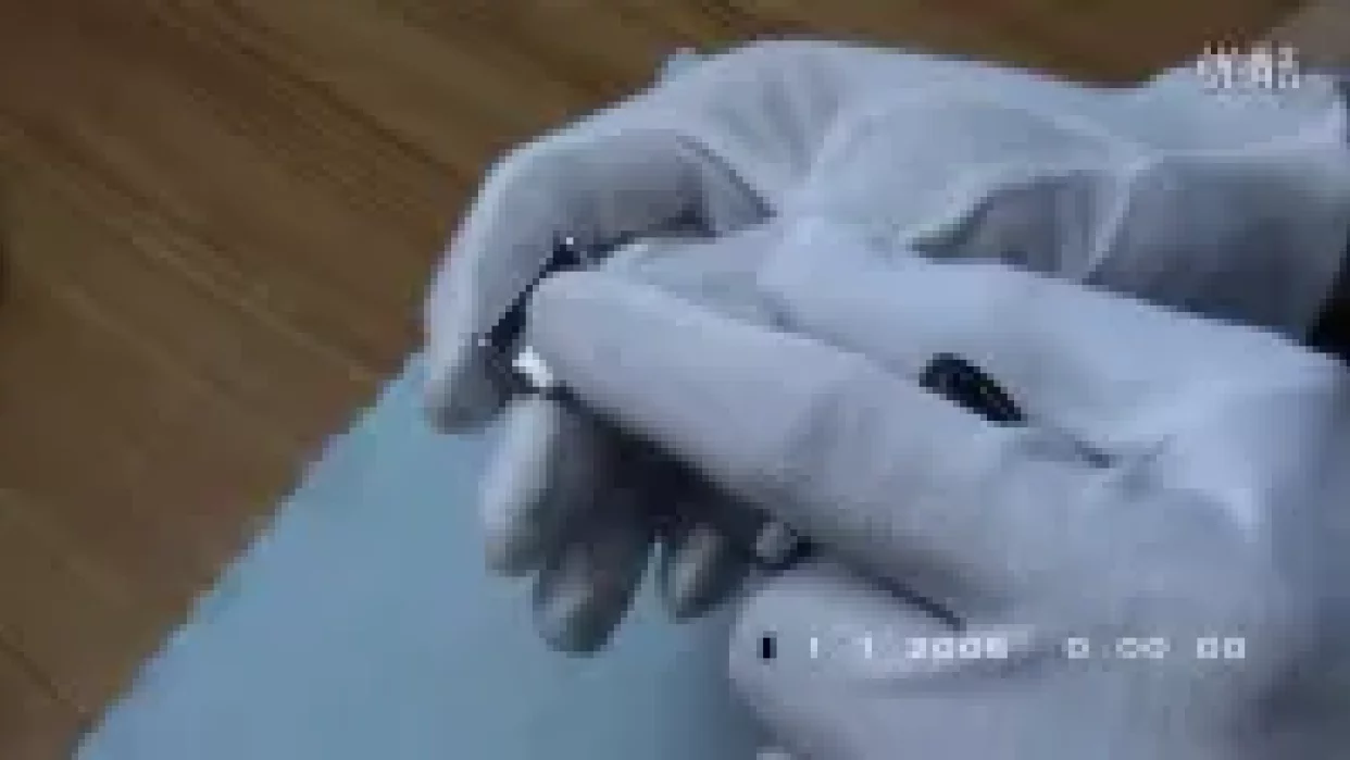 浪琴皮带表蝴蝶扣的使用方法