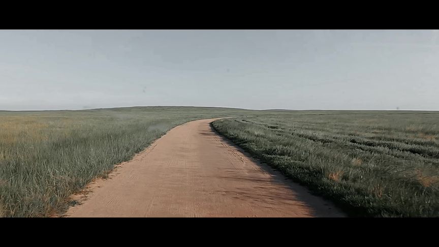 不管世界变得怎样,只要能和你在一起,哪怕是悲伤也会闪闪发亮