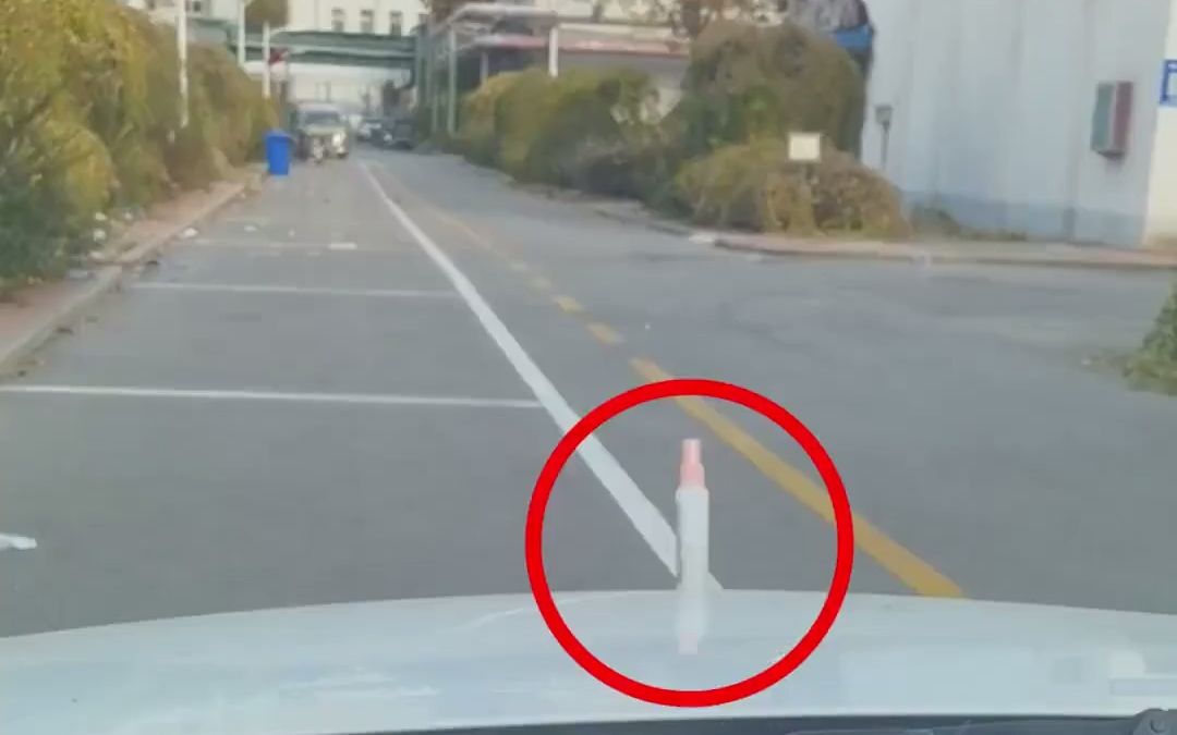 新手司机怎么判断汽车右前轮位置?