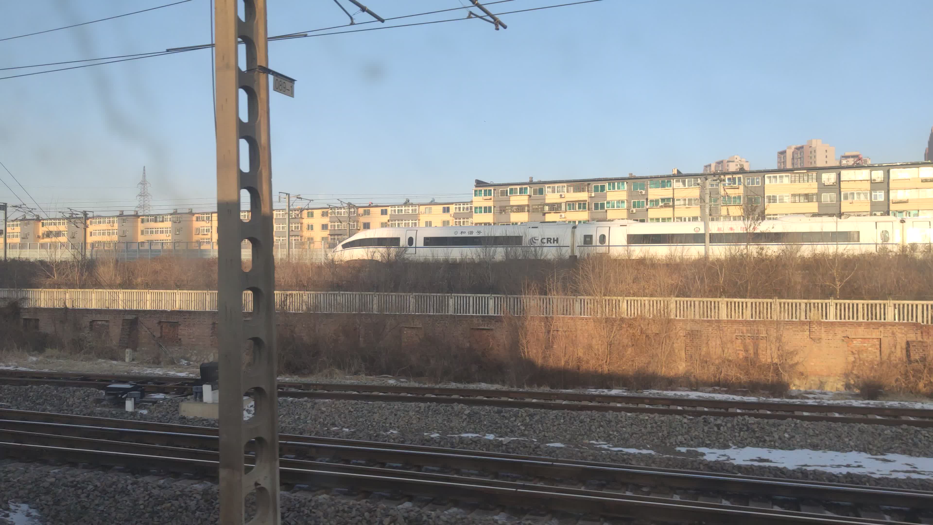 【铁路】震惊!某快速列车竟当众与高速动车逮虾户 结果不出所料