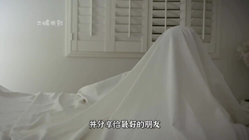 女人的床单里出现一只可怕的怪物