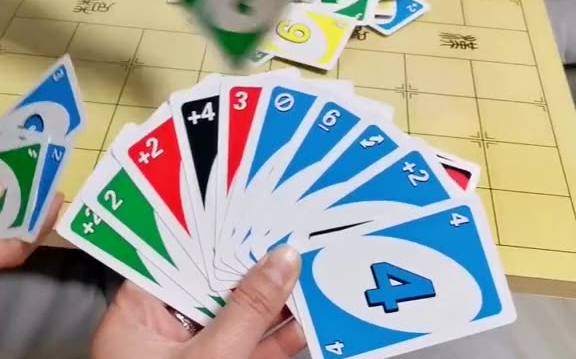 跟孩子现学UNO纸牌游戏