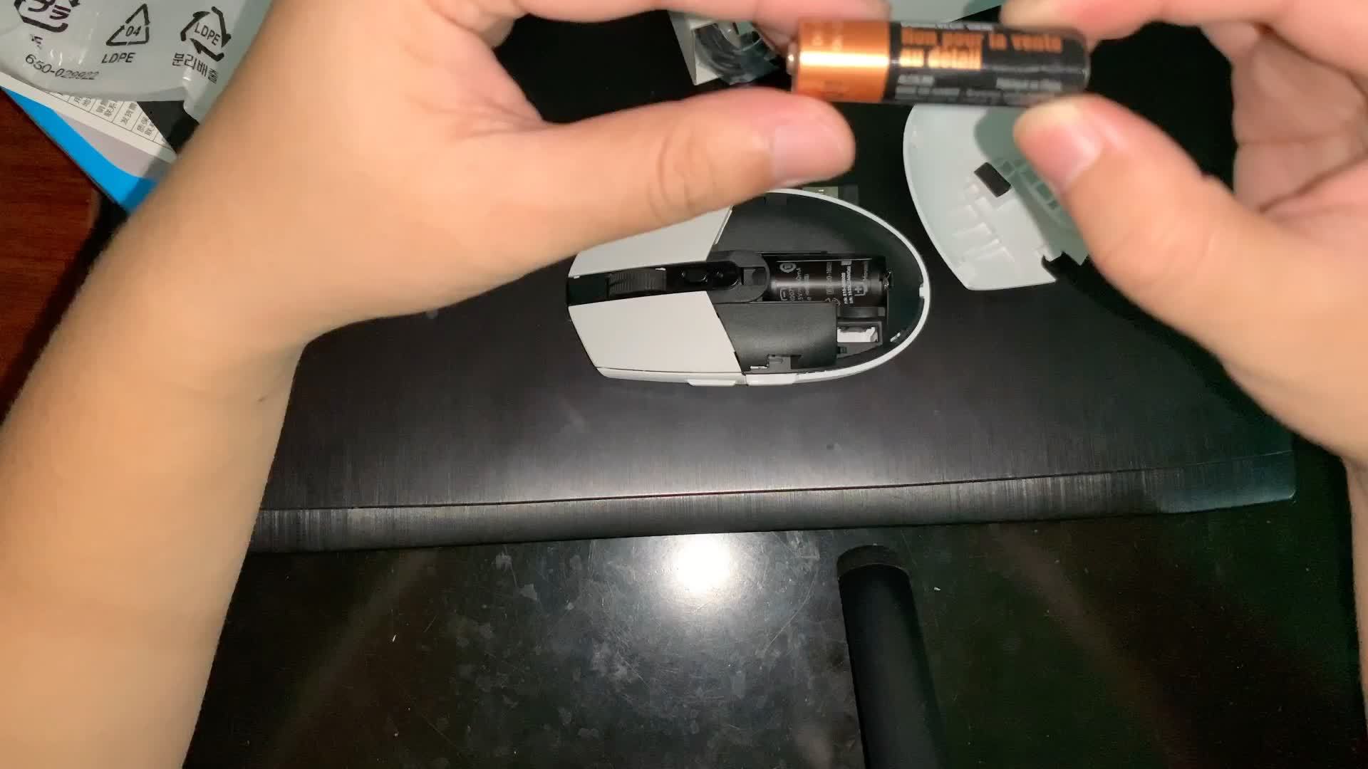 罗技G304开箱 日常游戏都很好用的小手鼠标