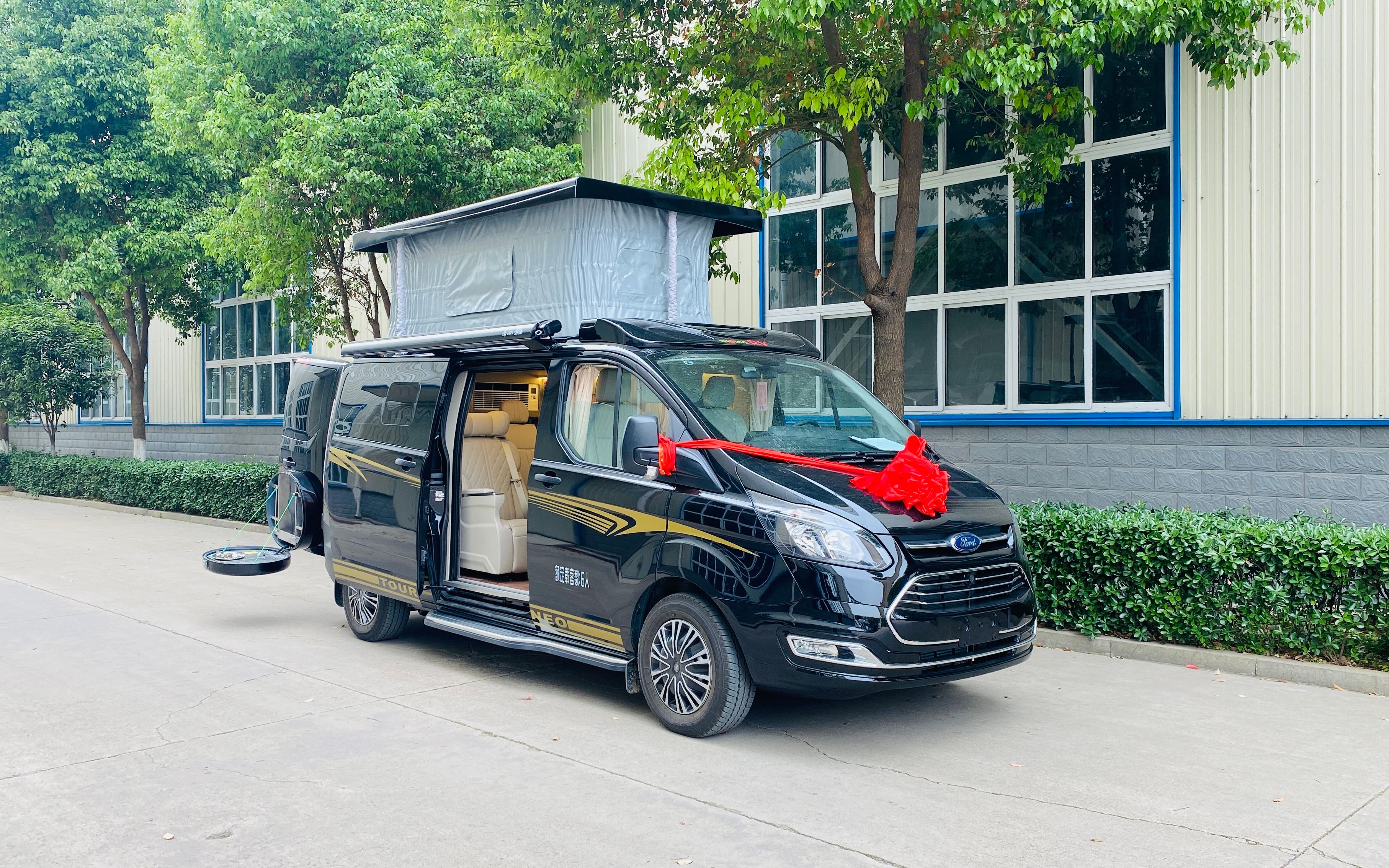新款福特升顶房车发车,2.15米高度适合国情,使用率高的6座福特房车,...