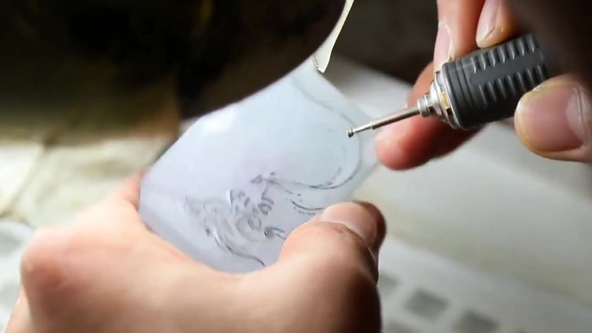 我是玉雕师,记录翡翠题材雕刻,大圣归来从设计到成品的雕刻过程