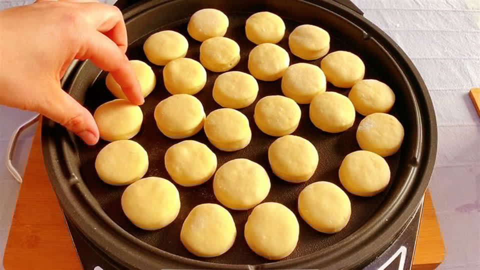 自从知道面粉加梨还能这样做,止咳润肺好消化