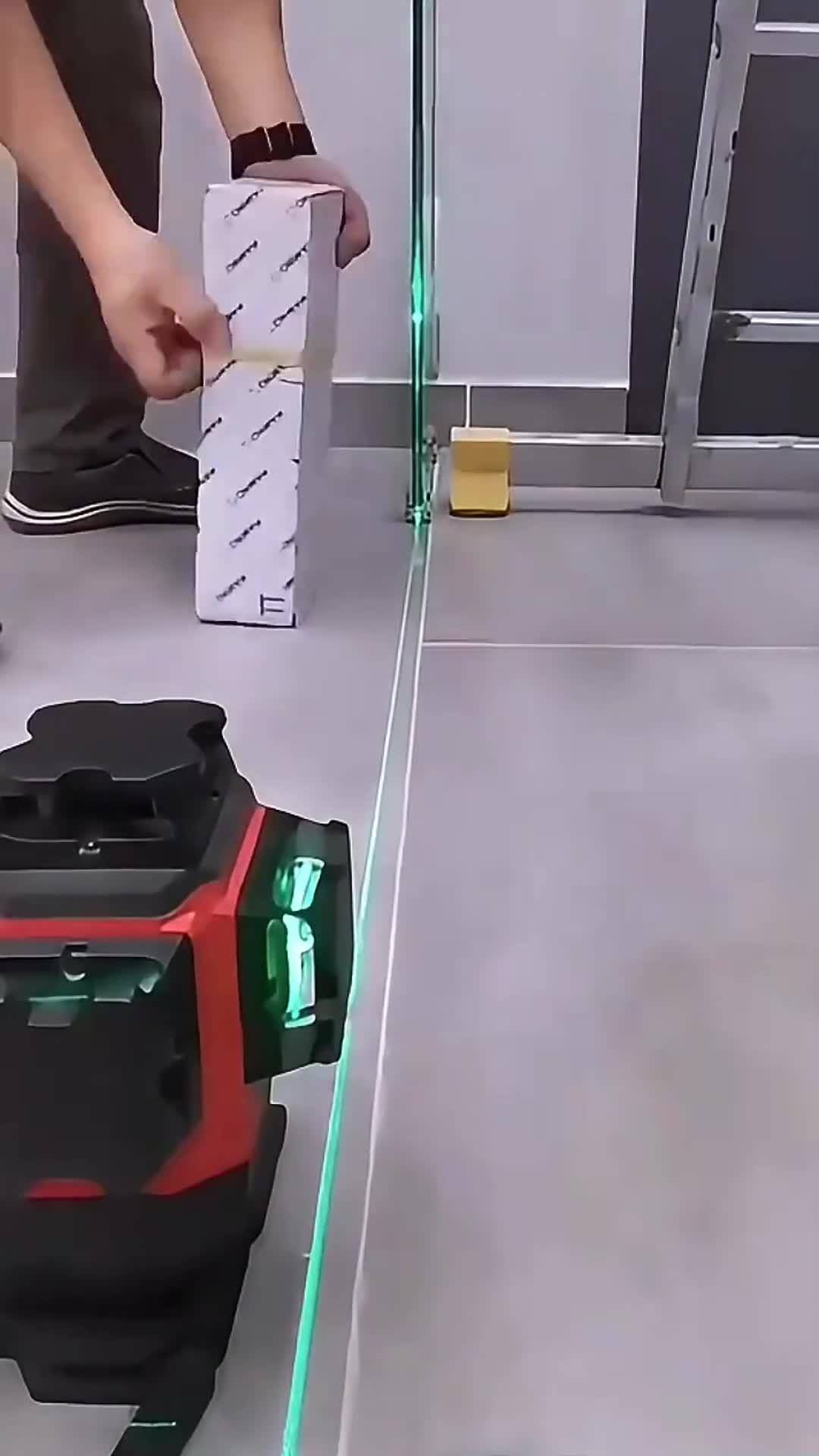 安装玻璃门轨道