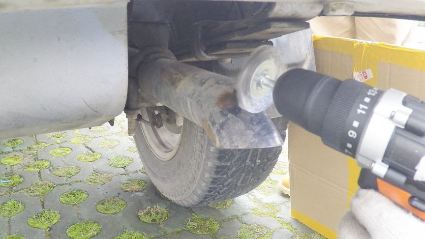 排气管生锈咋办?师兄自己动手5分钟修复,竟改变了排气声音!