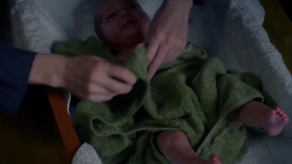 【呼叫助产士】胎儿娩出,胎盘没有娩出,孕妇面临危险