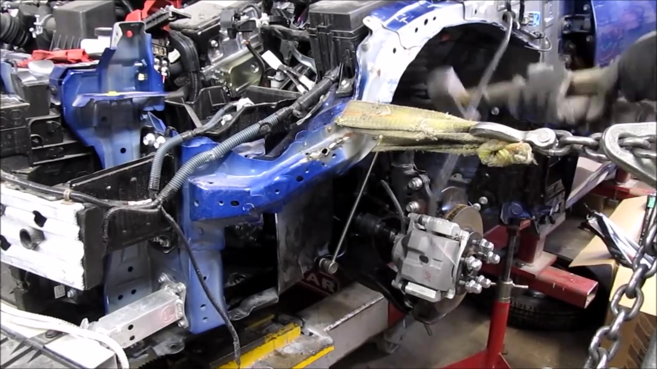 丰田前翼子板加强件修复