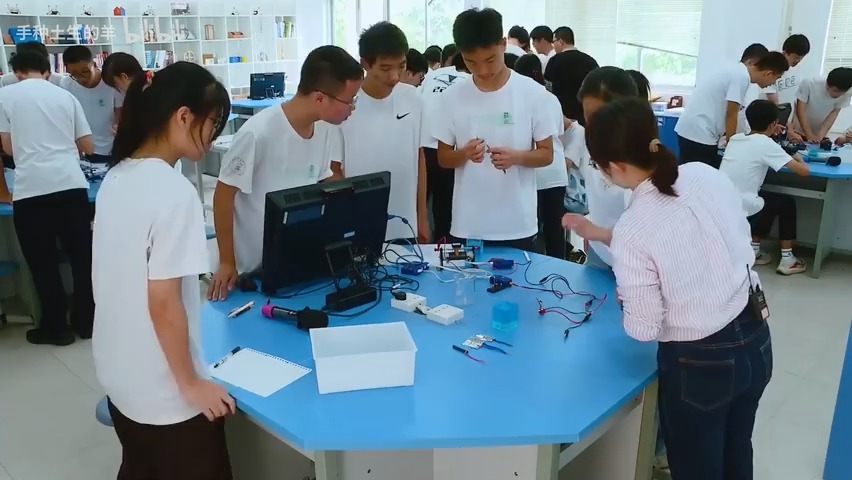 193 跨学科融合教学 物理+化学 《理而知天下,化而生万物——探秘...