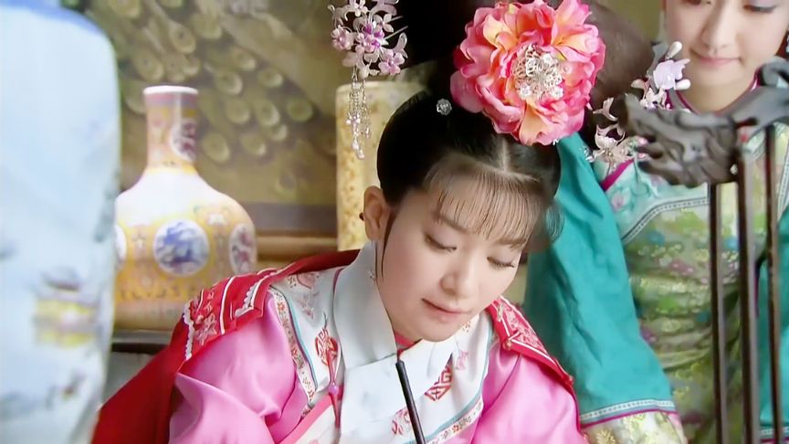 还珠格格:小燕子要给紫薇写信,可惜不会写字,苦恼了很久