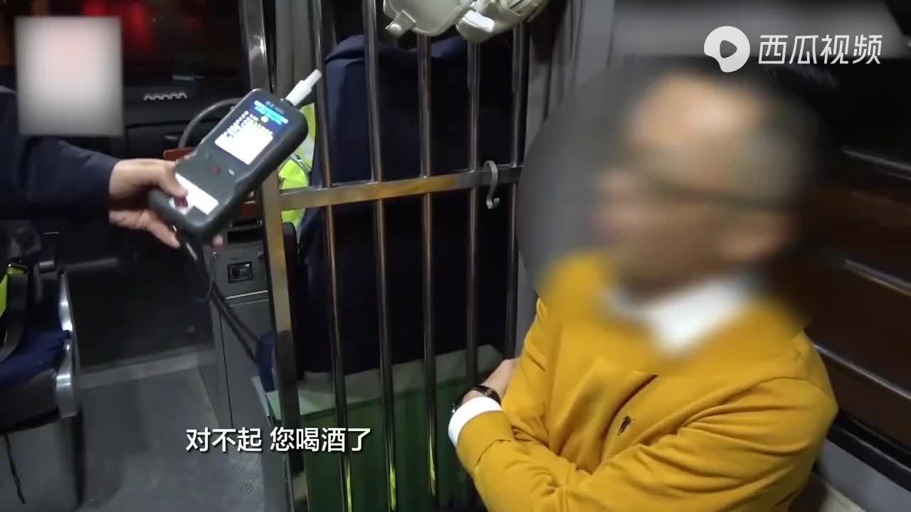 二次酒驾面临拘留,司机望民警从轻处罚民警:这是法律规定