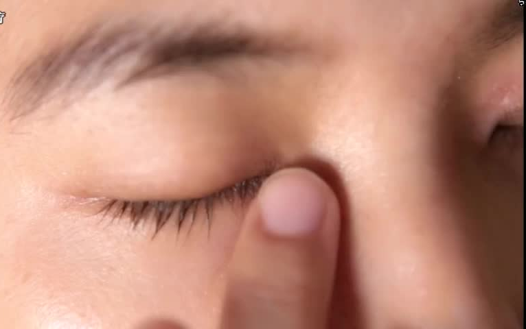 ...和眼膏的正确使用方法(二):你平时涂眼膏的方法对了吗?人工泪液 眼...
