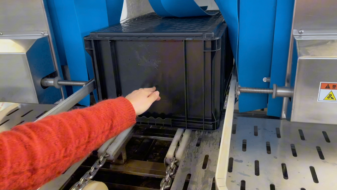 塑料周转箱多功能清洗机,塑料筐清洗设备,汽车配件箱清洗机,烘焙烤盘...