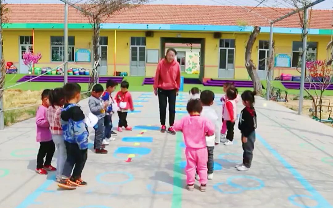 幼儿园公开课 小班体育游戏《雨水洼》视频+教案+反思