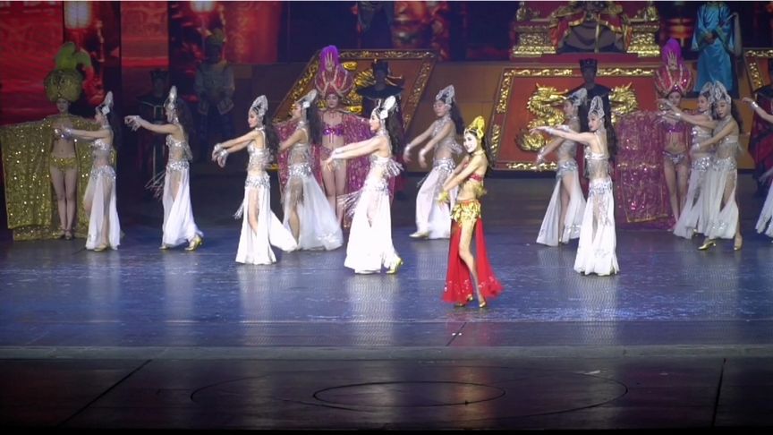 赏心悦目,中国美女表演肚皮舞