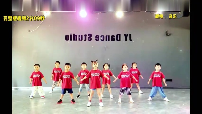 幼儿园超简单易排舞蹈表演推荐《男女集体舞》完整版有,适合男生...