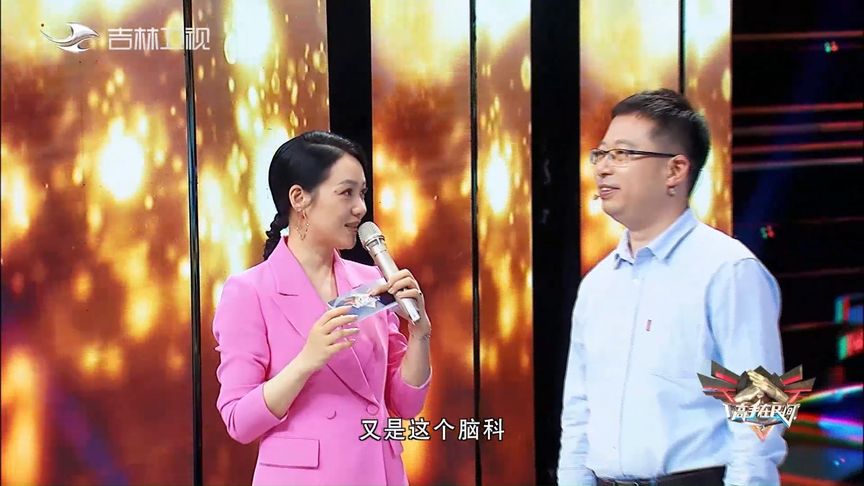 神经外科医生现场缝合超细微的模拟血管,太厉害了!|高手在民间