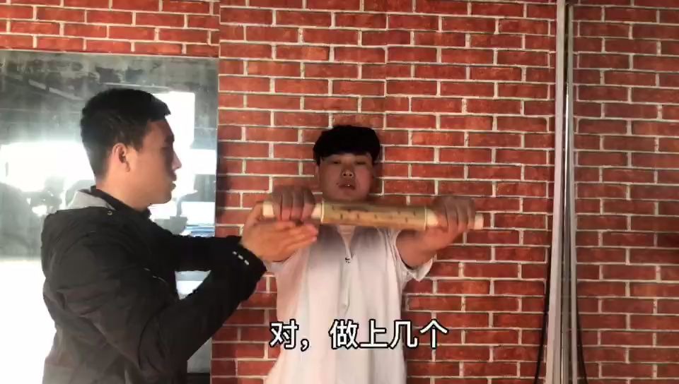 第四章:看养生达人强哥,如何用一根樟木棒,调理后背颈椎!