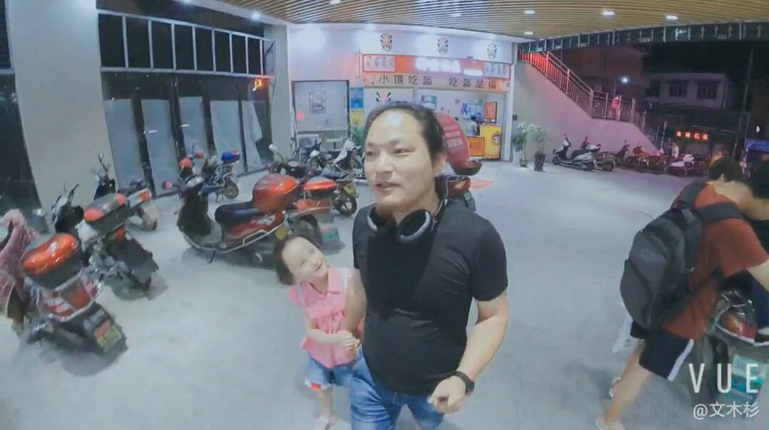 ...超市实拍,这是记录孩子生活最好拍摄设备之一。其他缺点强制包容-_-||