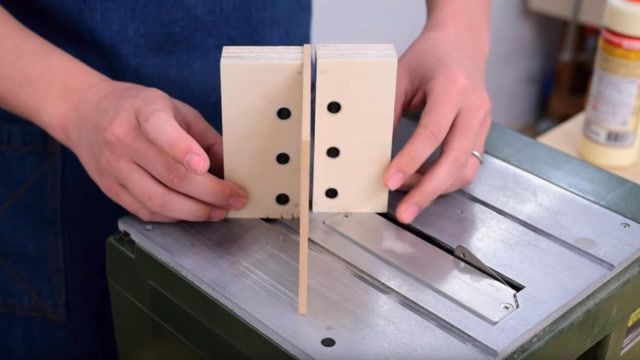 两块木料总是对不准?日本老木匠自制直孔定位器,绝对新手福音!