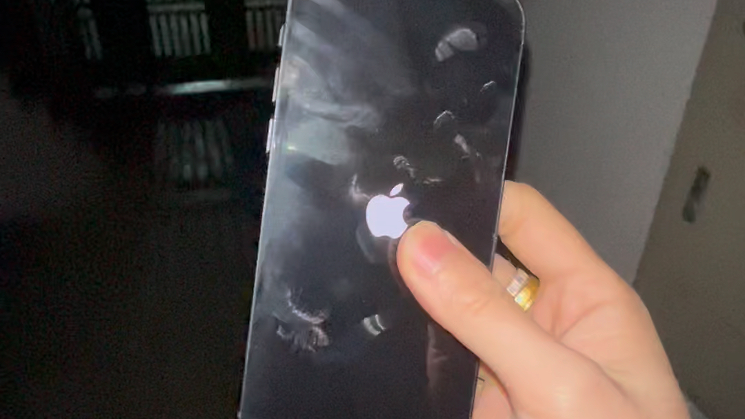 苹果12内存用满了突然重启一直白苹果不开机怎么解决?iPhone12一直...
