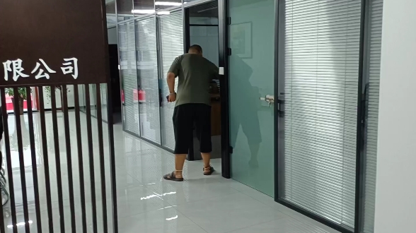 新款办公室玻璃隔断,双层玻璃夹百叶隔断,磨砂玻璃门,拆装,厂家直销