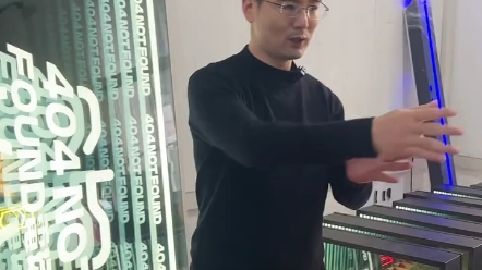 千层镜可以根据不同场景,不同内容来选择不同的造型!它的色彩,图案,...
