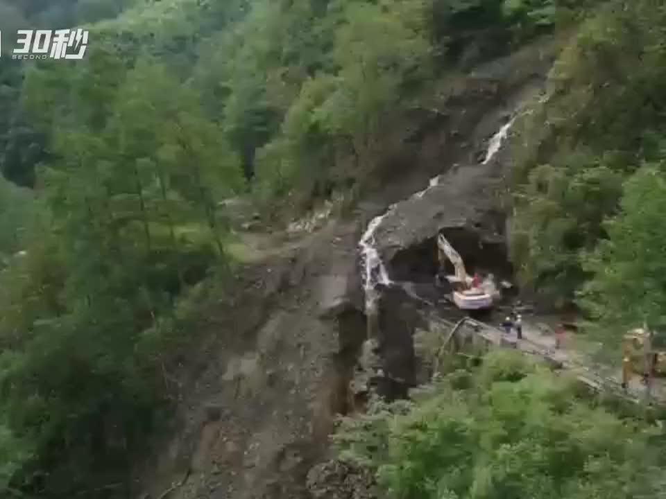 30秒|泸定磨西镇至海螺沟景区一号营地道路抢通至最后一个村