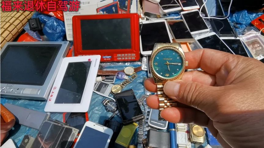 这款双狮全自动手表看着挺便宜要价50元,好像有点小瑕疵。