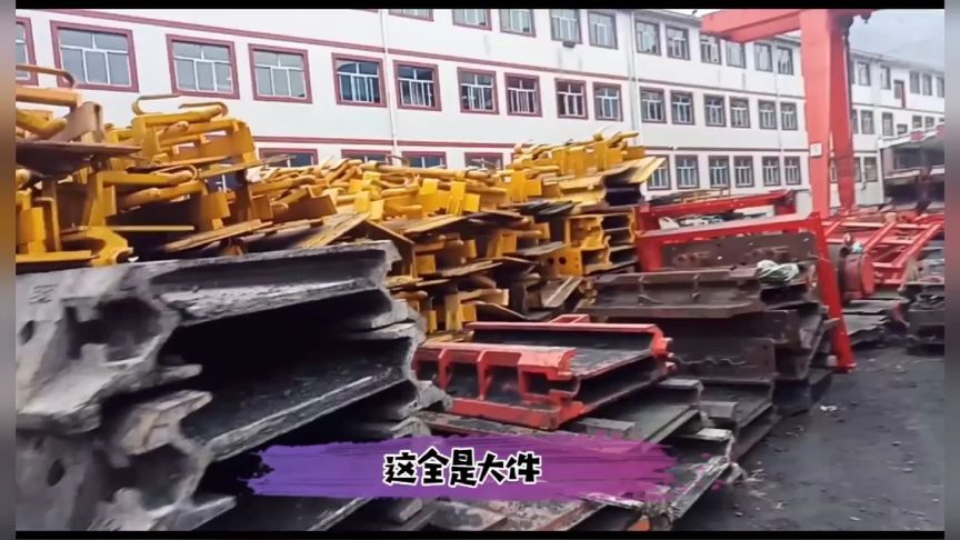 实拍煤矿综采工作面液压支架,高耸硕大。网友直呼:太牛了!