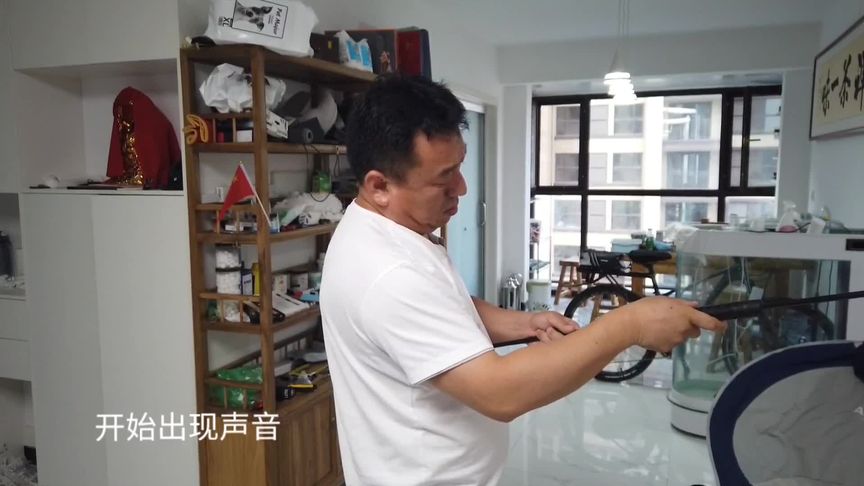 弹力棒锻炼出现意外,不知道是质量问题还是太用劲了。
