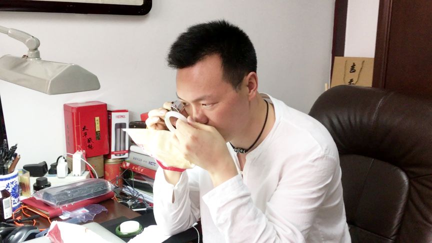 涨姿势!珠宝放大镜的使用方法!