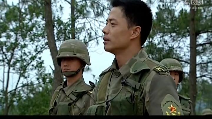 配发的定位设备是老式指北针,一人一个