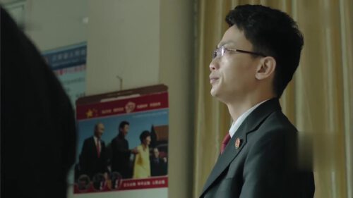 安排人监视宿舍管理员,书记强调只能向自己汇报