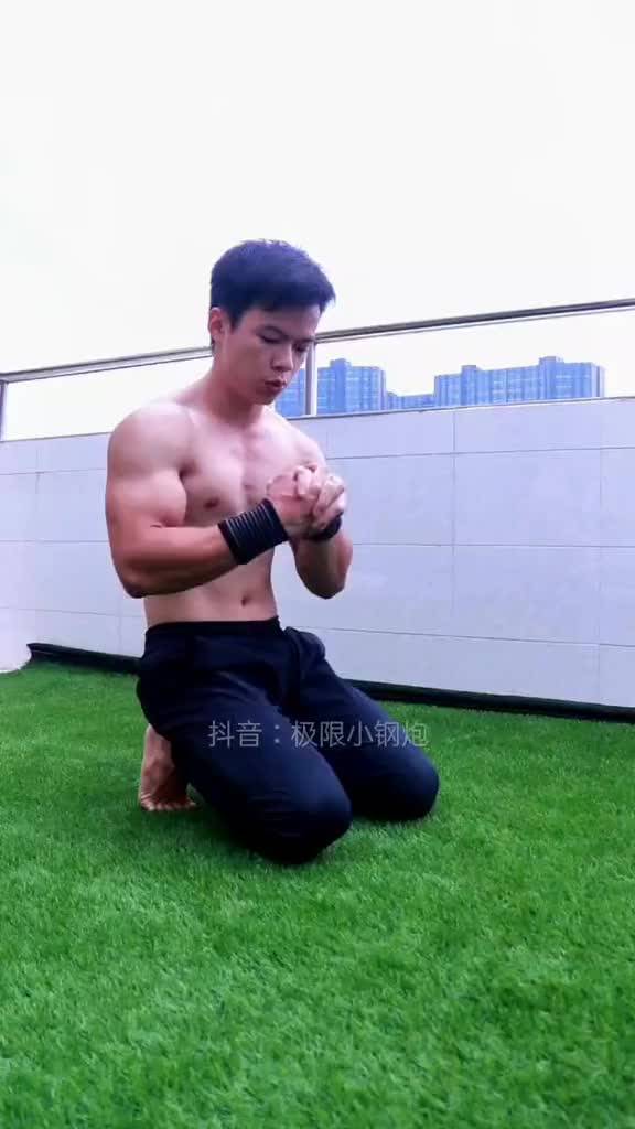 第一次做这个动作的时候,可把我们李老板和摄影师激动坏了