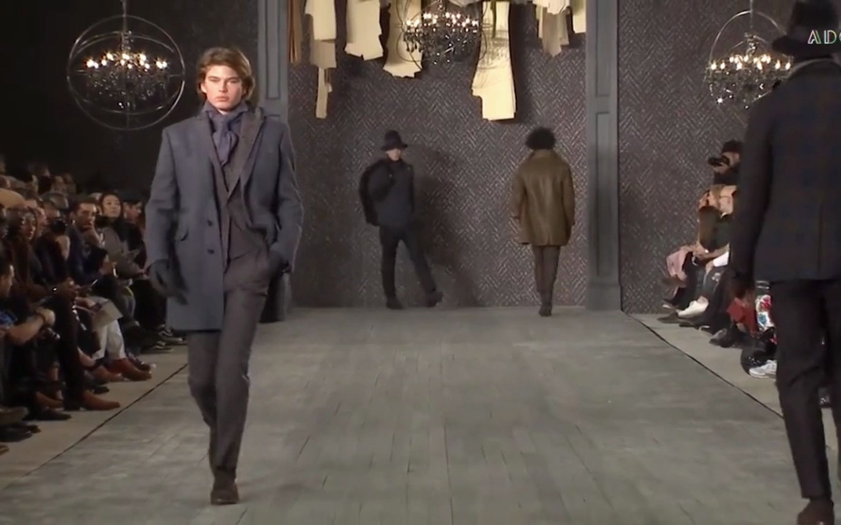 猫爷男模步态基本展示,你也来走一个