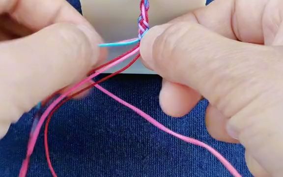 4分钟就学会,端午节五彩龙鳞手绳手链,简单大气,详细编织教程