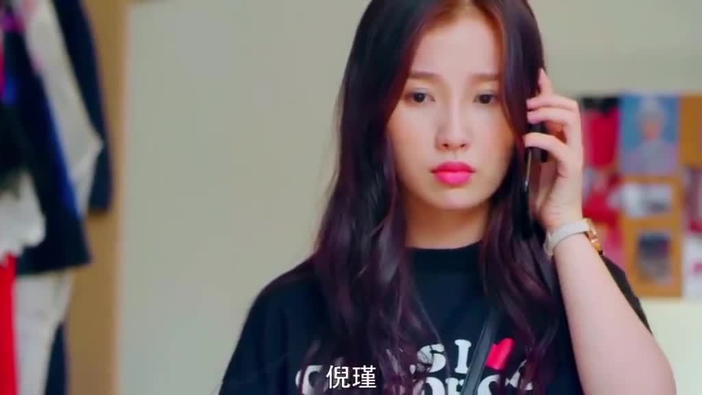 两个漂亮女生打架,不只可以揪头发还可以靠嘴