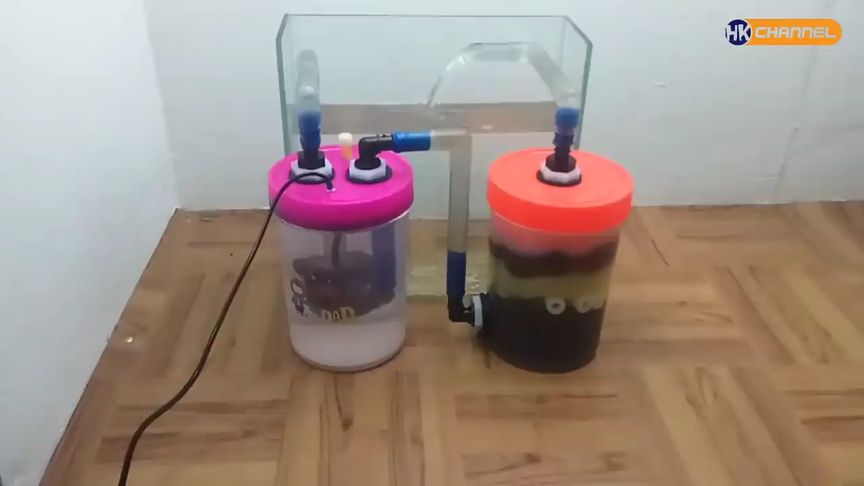 鱼缸没有合适的虑桶,自己拿两个塑料罐DIY外置过滤装置