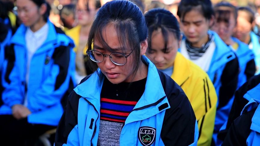 郎溪中学2019届高考动员励志演讲受感动的学生和家长