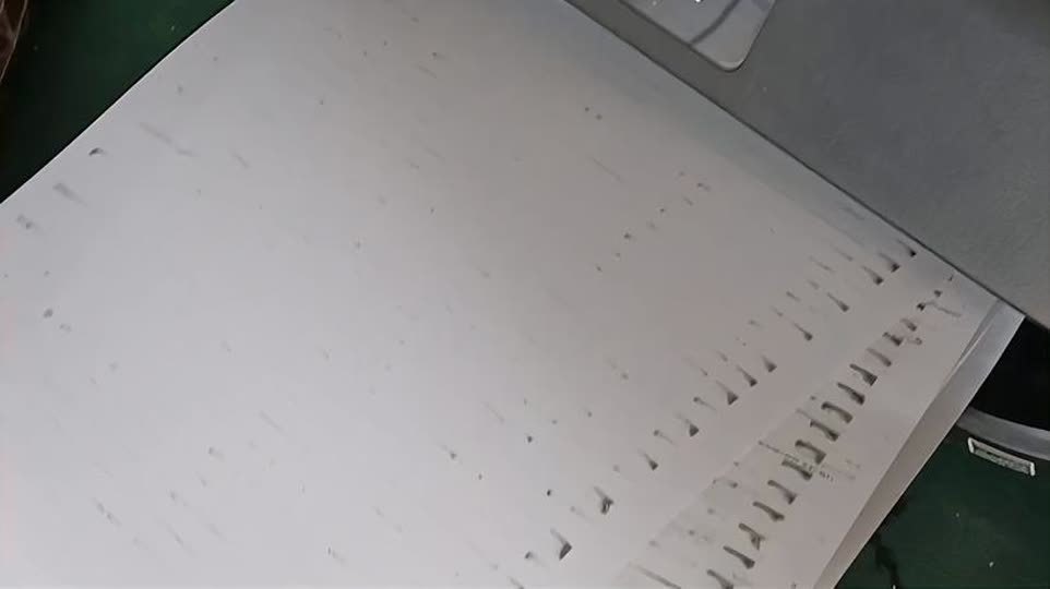 今天我们看了个打印机,打印出来的就是这样的,确定是墨盒故障!