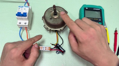 万用表测电机:电机上边的3根线,怎么测才知道好坏?现场教给你