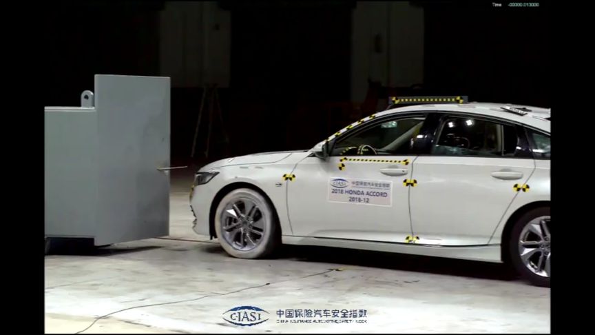 本田雅阁18款中保研安全碰撞测试实拍,日系车薄皮馅大帽子可摘了