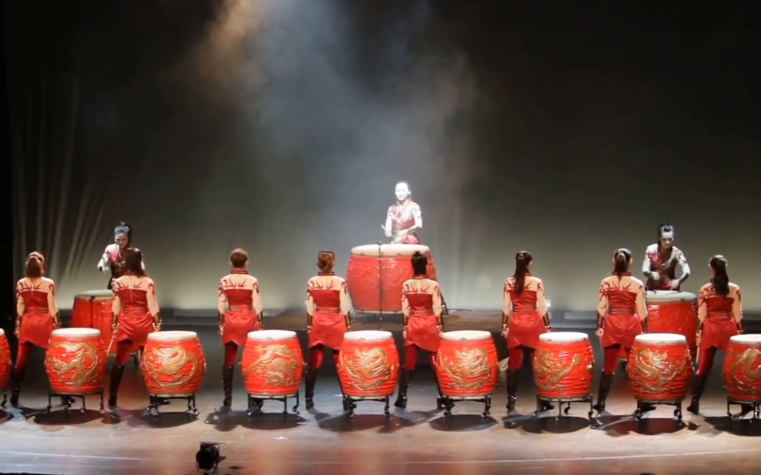 一曲打击鼓乐《中国龙》,气势恢宏震撼全场!