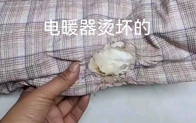 天冷,羽绒服用电暖气烤坏的特别多。一定要注意安全。刺绣修补