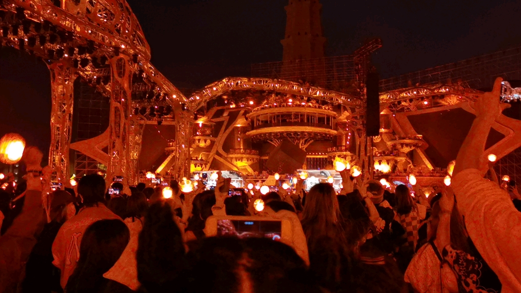 华晨宇火星演唱会,全场等待华晨宇!