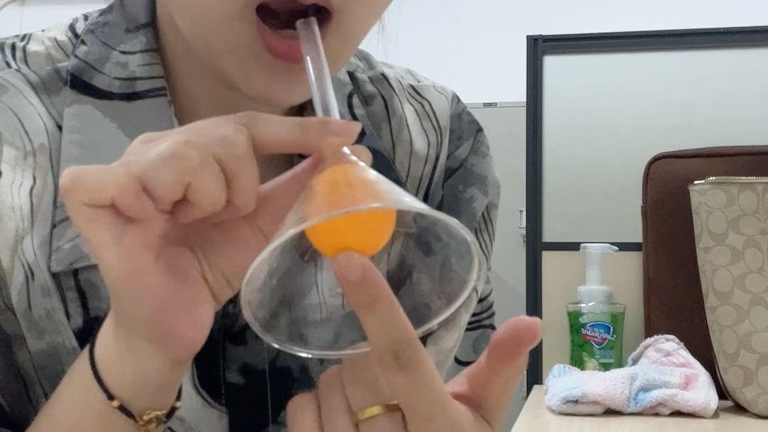 初中物理简单实验之漏斗吹乒乓球