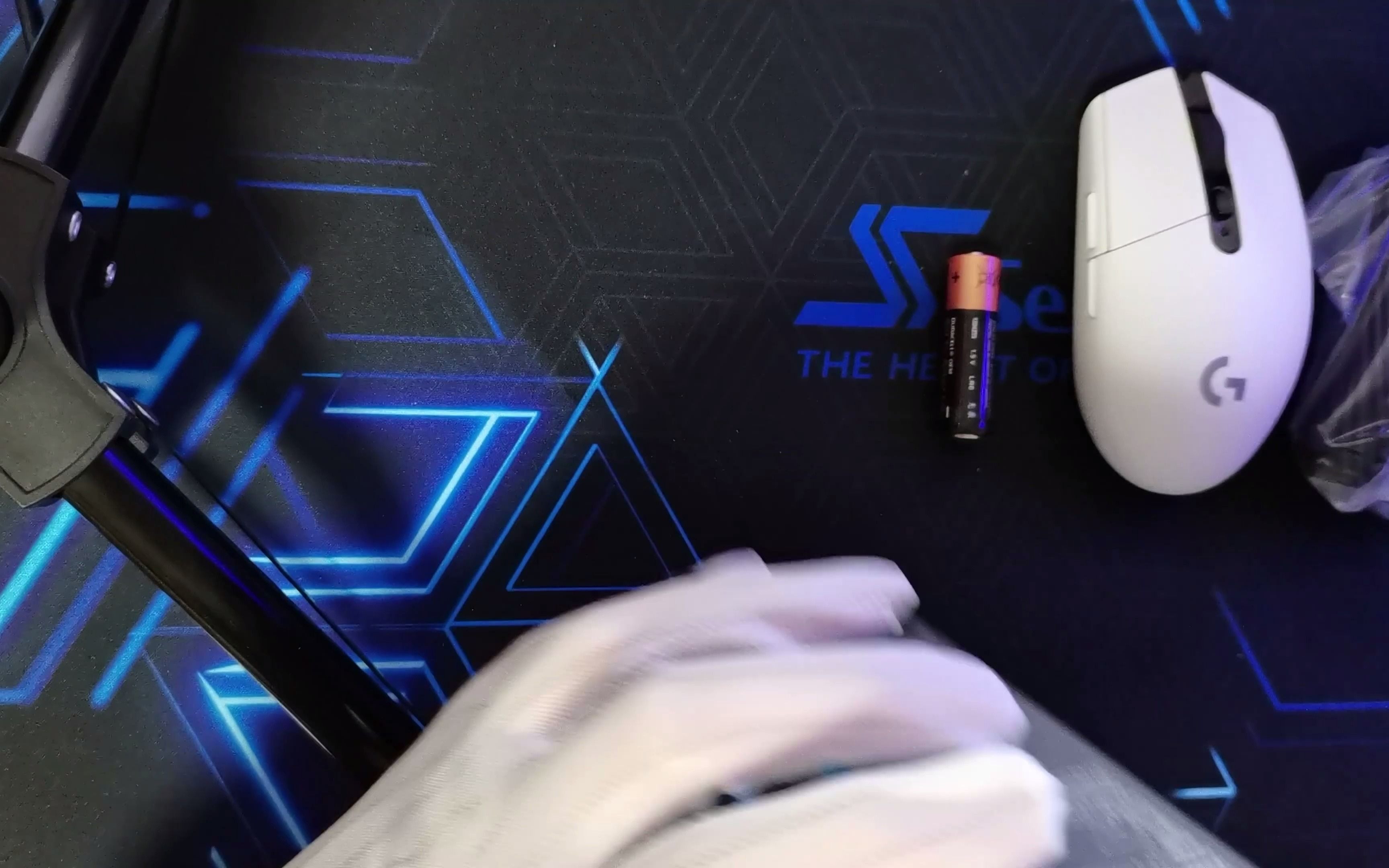 开箱罗技G304无线鼠标